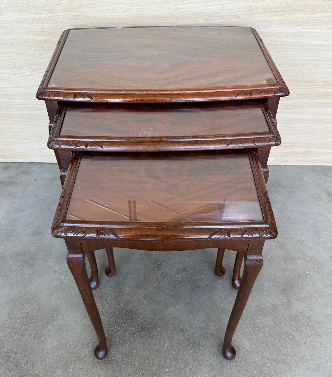 Mahogany Nesting Tables with Glass Top, 1920s, Set of 3 for sale at Pamono