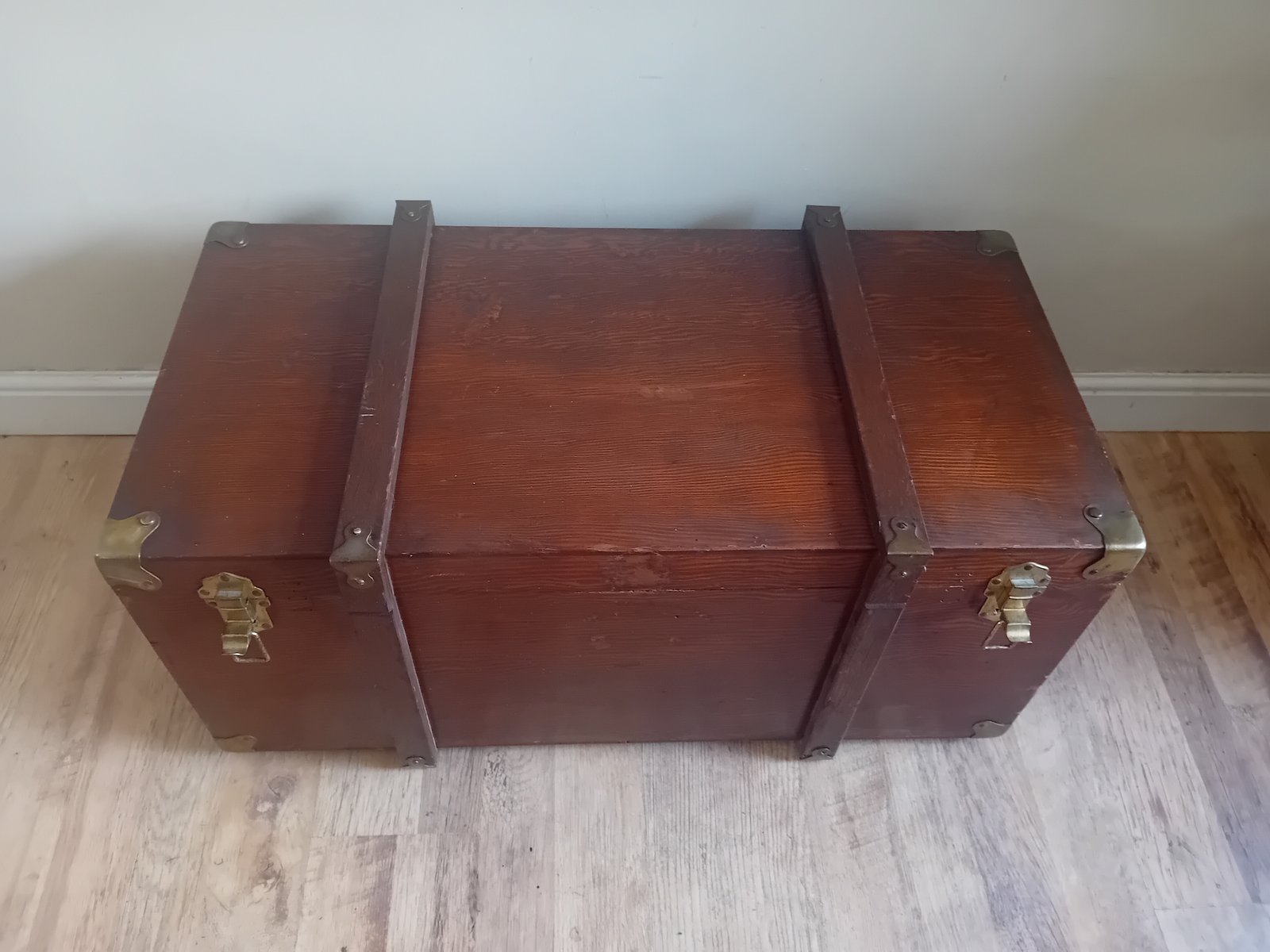 Art Deco Brass Edged Oak Steamer Trunk, 1920s for sale at Pamono
