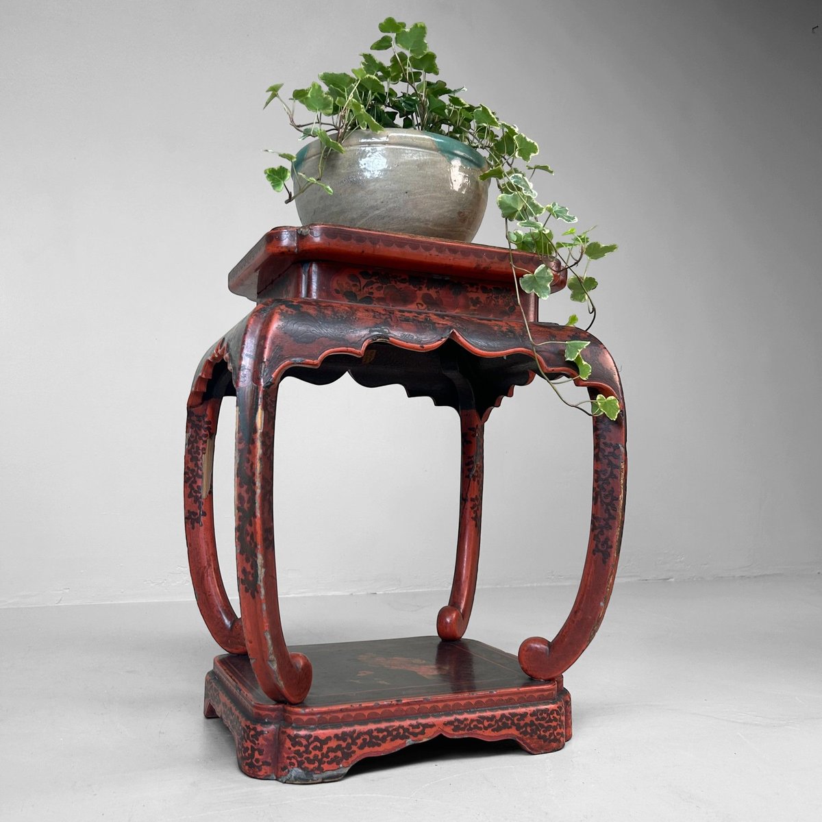 Antique Chinese Lacquered Altar Stand, 19th Century for sale at Pamono
