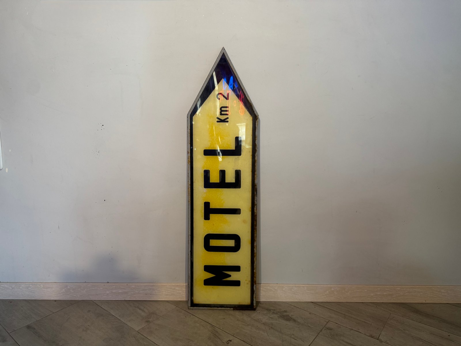Italian Motel Arrow Sign, 1950s for sale at Pamono