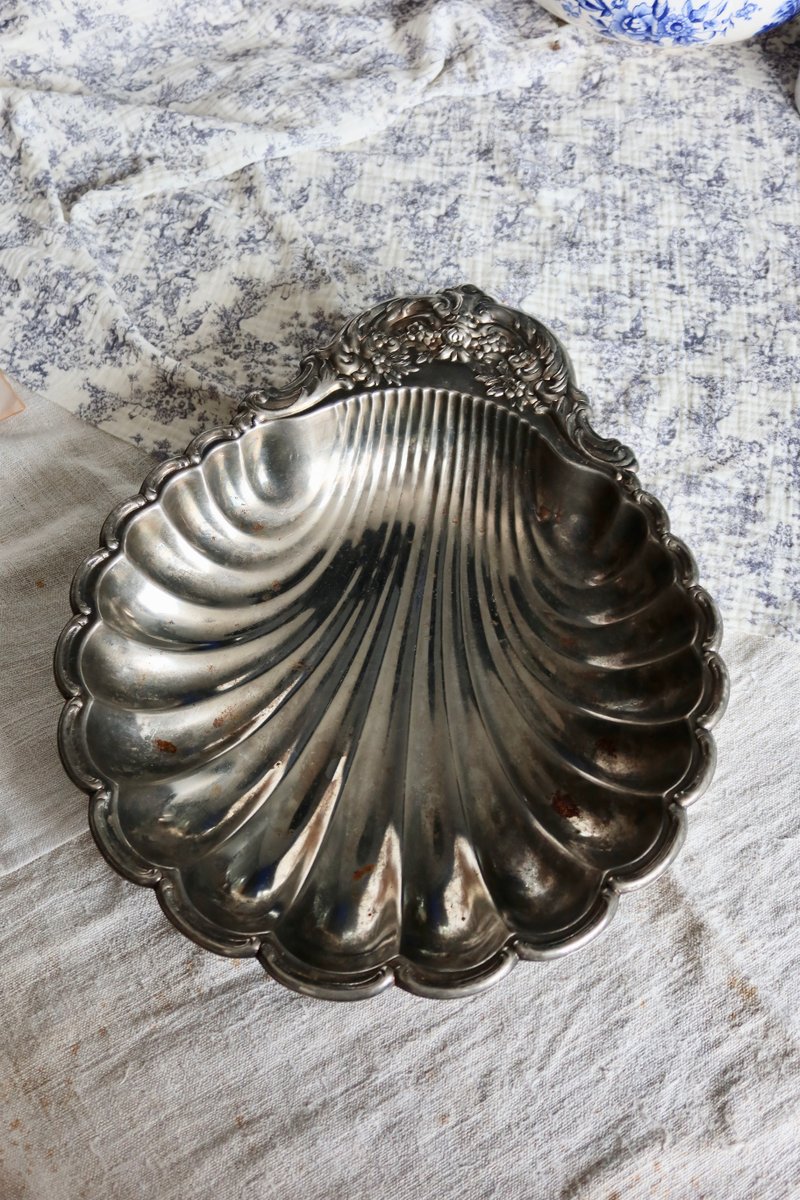 Large Vintage Shell Dish in Silver Metal, 1970s for sale at Pamono