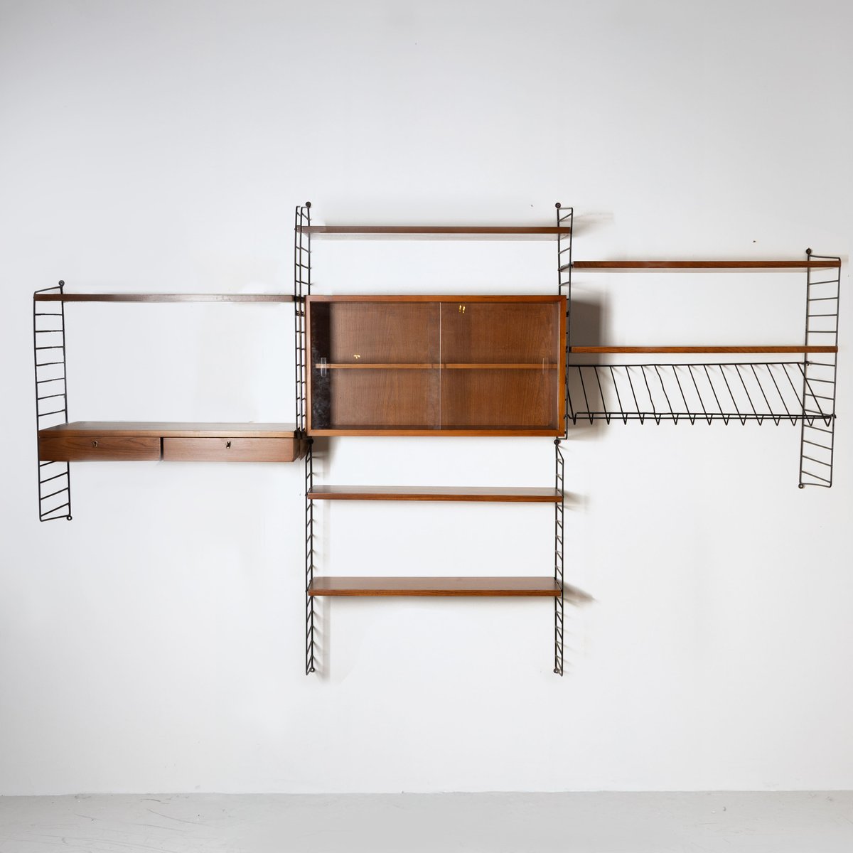 String Wall Bookcase, 1960 for sale at Pamono