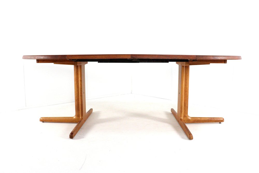 Round Extendable Hobro Dining Table for sale at Pamono