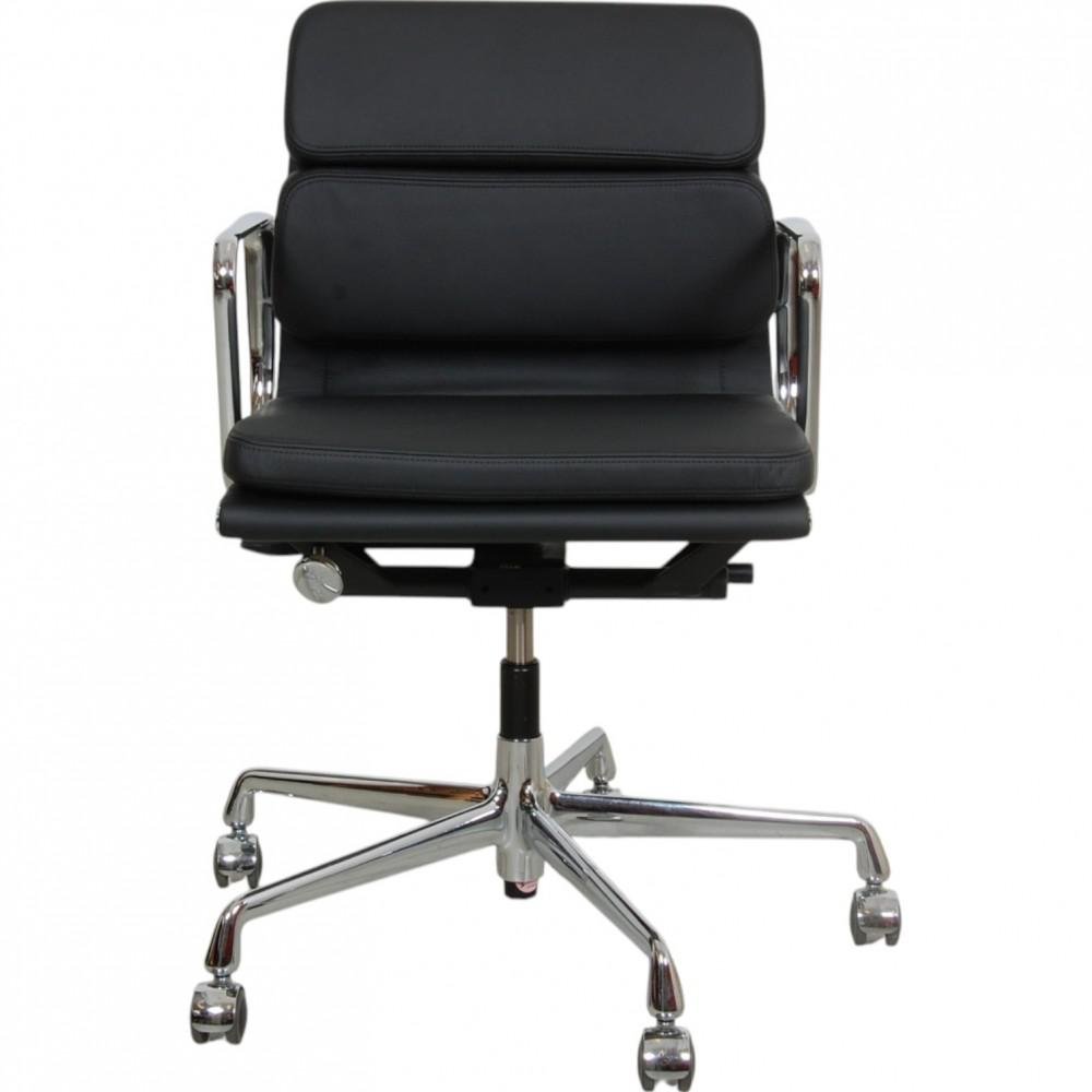 Vintage EA-217 Office Chair in Black Leather by Charles Eames, 2000s ...