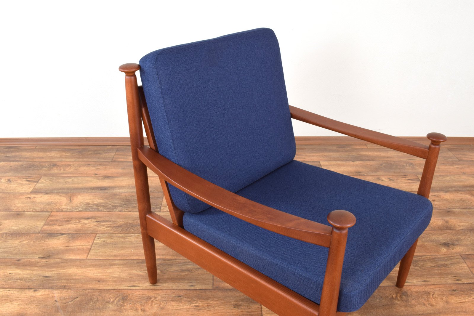 Danish Mid-Century Modern Lounge Chair, 1960s for sale at Pamono