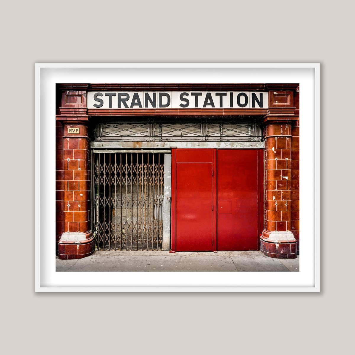 Guy Sargent, Strand Station, Photograph for sale at Pamono