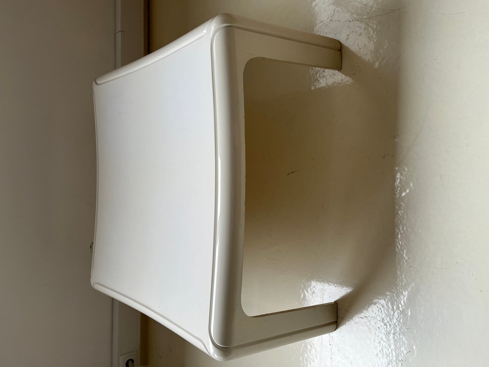 Model 4984 Square Table in Moulded White Polyurethane by Gae Aulenti ...