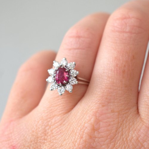 Vintage Marguerite Ring in Gold with Ruby and Diamonds for sale at Pamono