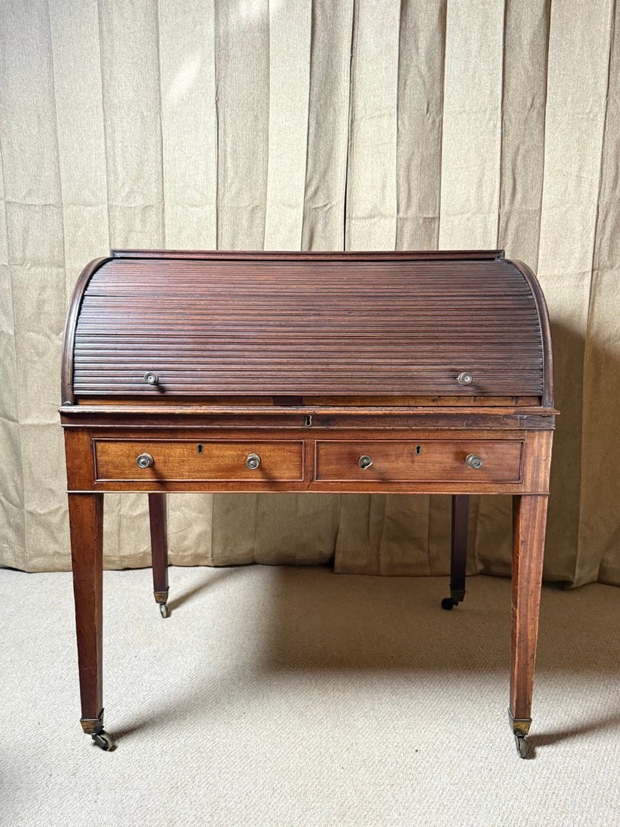 18th Century George III Mahogany Cylinder Writing Desk for sale at Pamono