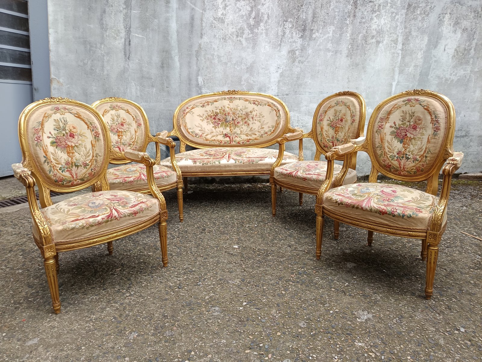 Louis XVI Gilded Wood Medallion Lounge Set, 1890s, Set of 5 for sale at ...