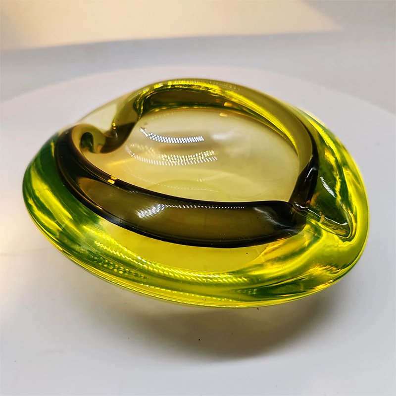 1960s Large Ashtray in Uranium Murano Glass. Made in Italy. for sale at ...