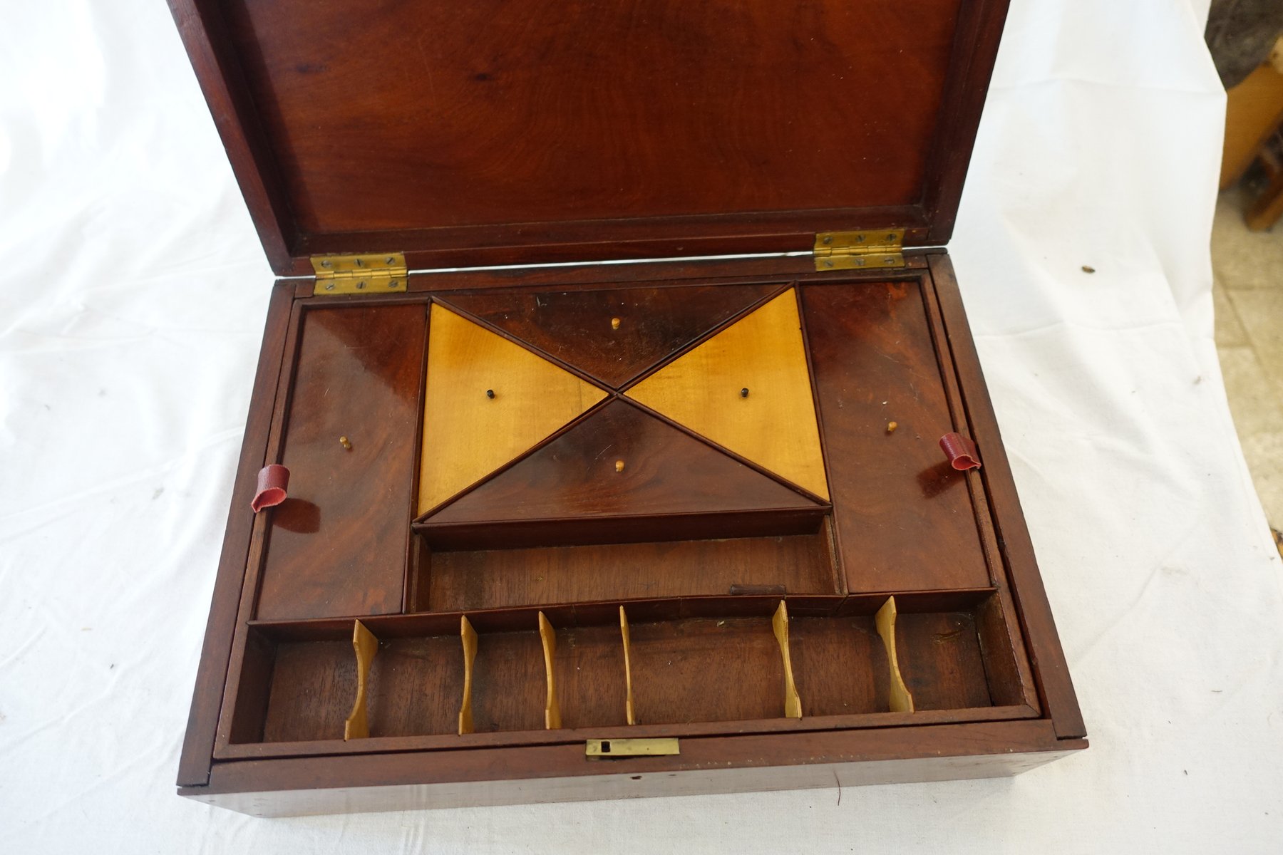 Victorian England Sewing Box Worker for sale at Pamono