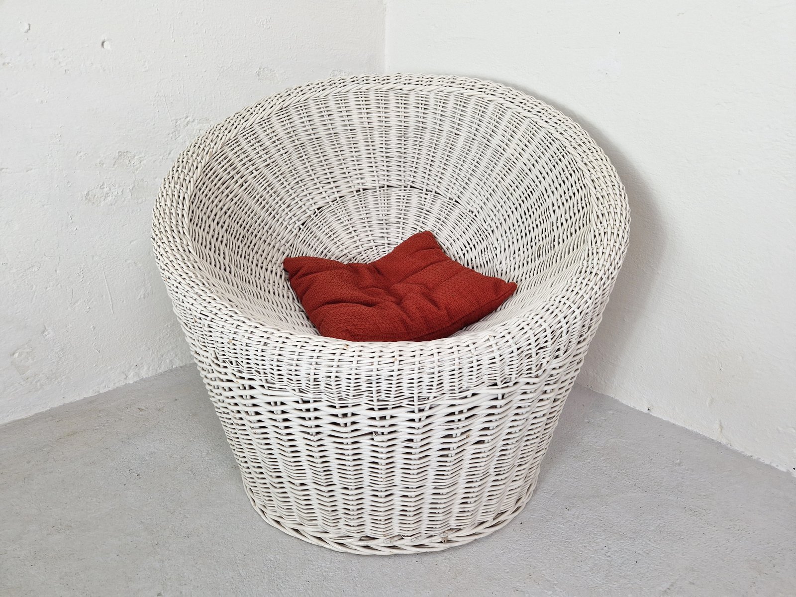 Vintage White Painted Rattan Pod Chair, 1970s for sale at Pamono