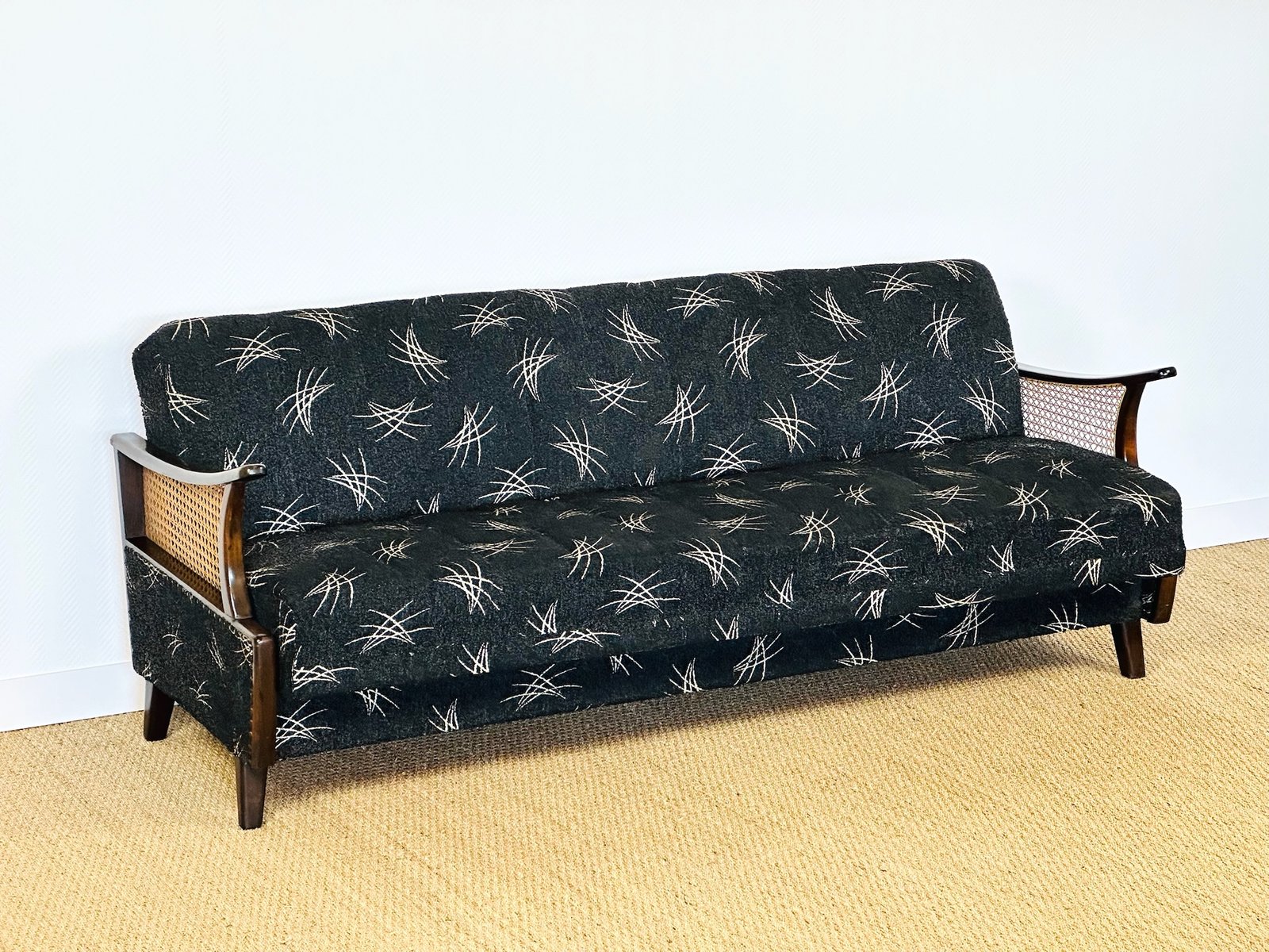 Vintage Schlafsofa aus Holz & Rohrgeflecht, 1960er bei Pamono kaufen
