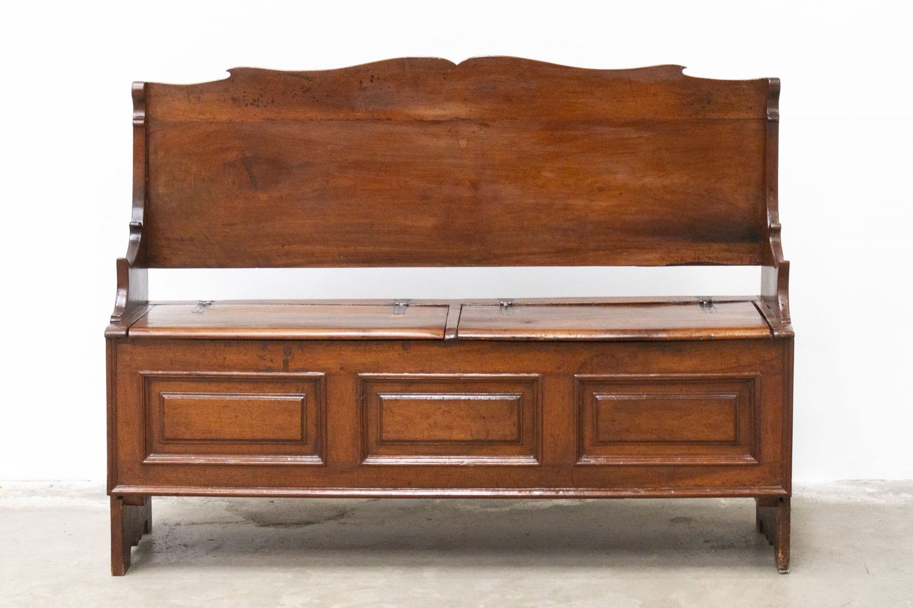Antique Chest in Walnut, 1700s for sale at Pamono