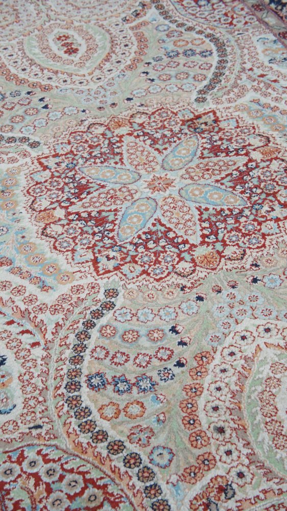 Vintage Middle Eastern Rug for sale at Pamono