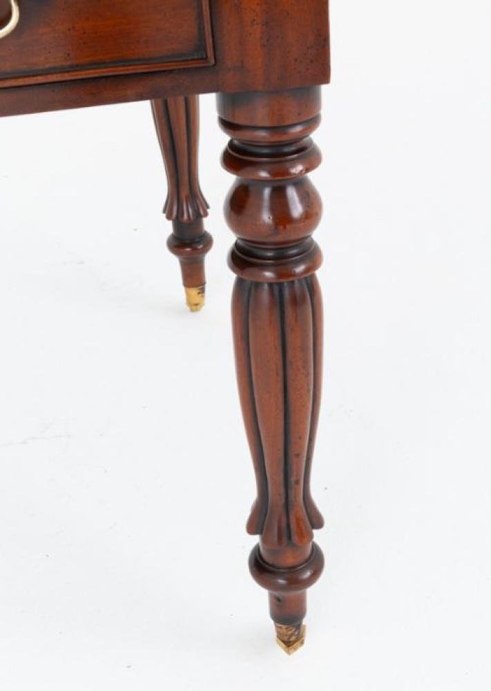 Antique Victorian Writing Desk in Mahogany, 1870s for sale at Pamono