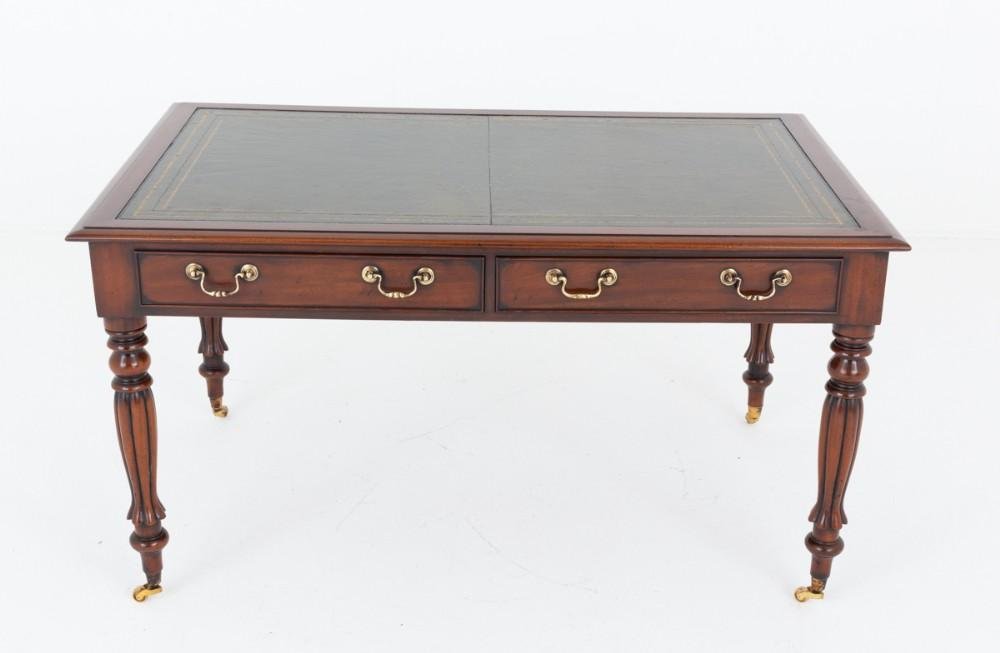 Antique Victorian Writing Desk in Mahogany, 1870s for sale at Pamono
