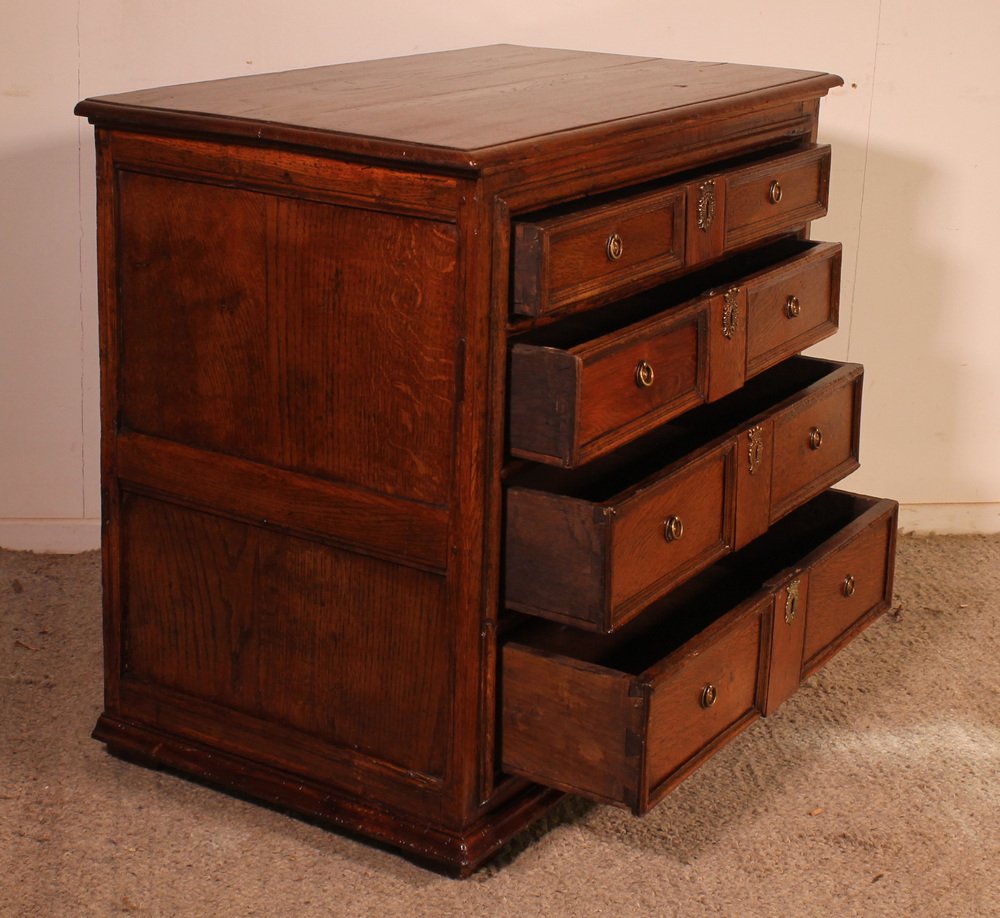 English Oak Chest of Drawers, 1700s for sale at Pamono