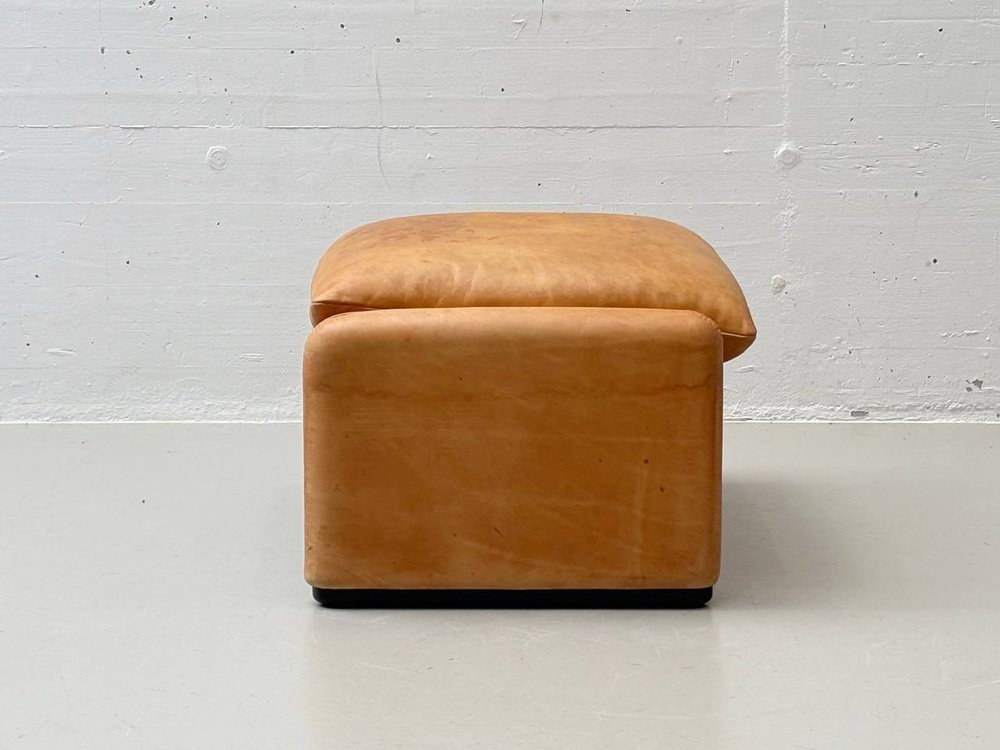 Ottoman Maralunga Series by Vico Magistretti for Cassina for sale at Pamono