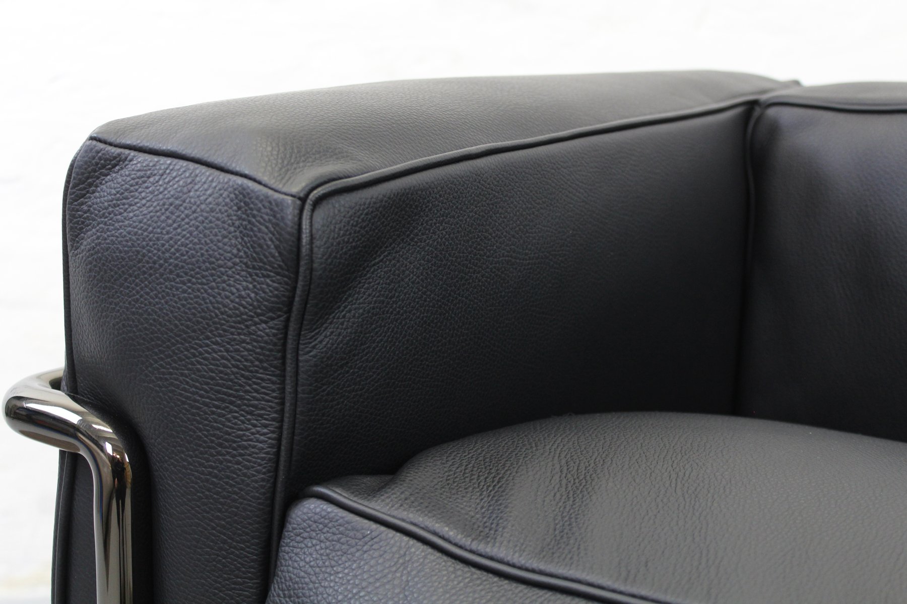 LC2 Chair by Le Corbusier for Cassina, 2000s for sale at Pamono