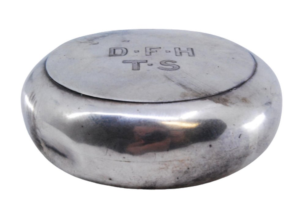 Round Silver Snuff Box with Pressure System on the Hinged Lid for sale ...