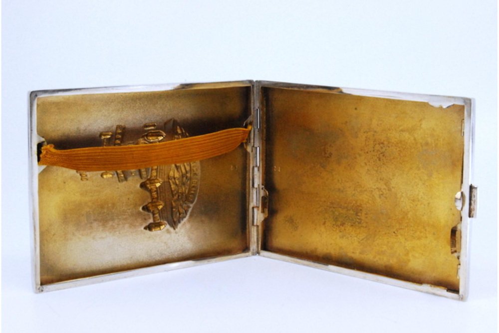 Cigarette Case in Matte Silver with Belém Tower Relief and Hinged Lid ...