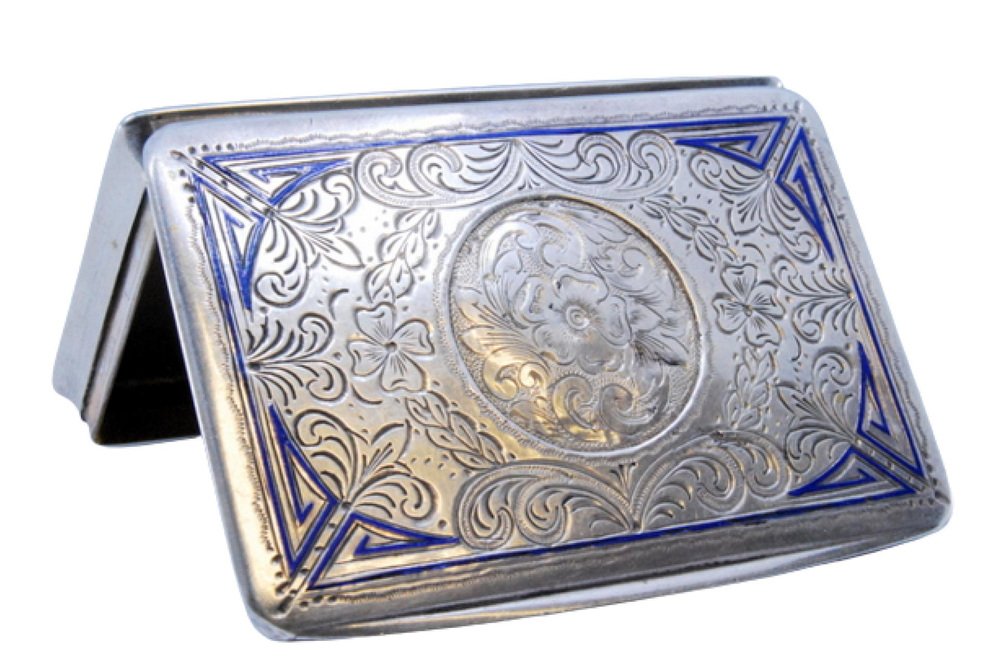 Silver Snuff Box with Engraving on the Lid for sale at Pamono