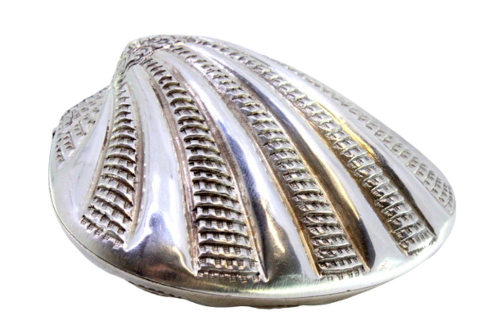 Clam-Shaped Silver Shell with Reliefs and Double Hinged Lid for sale at ...