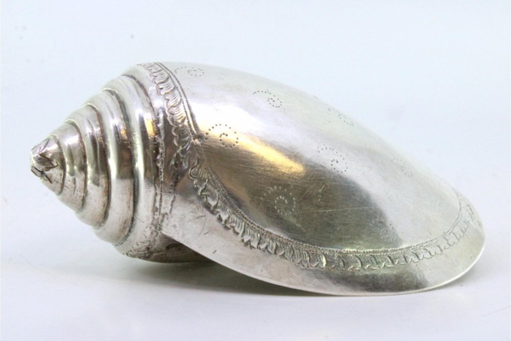 Silver Conch Shell with Engraved Floral Motifs for sale at Pamono