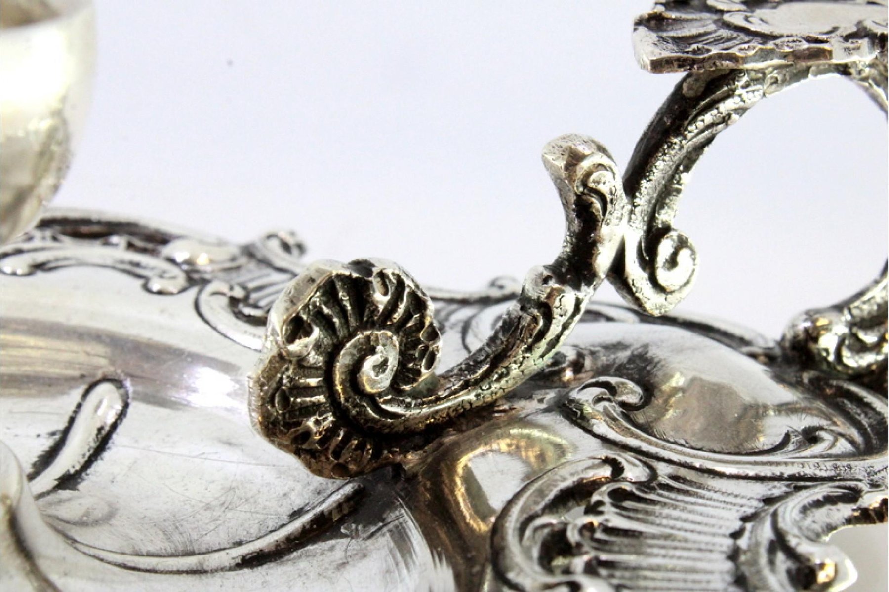 Silver Paddle with Reliefs and Monogram Card for sale at Pamono