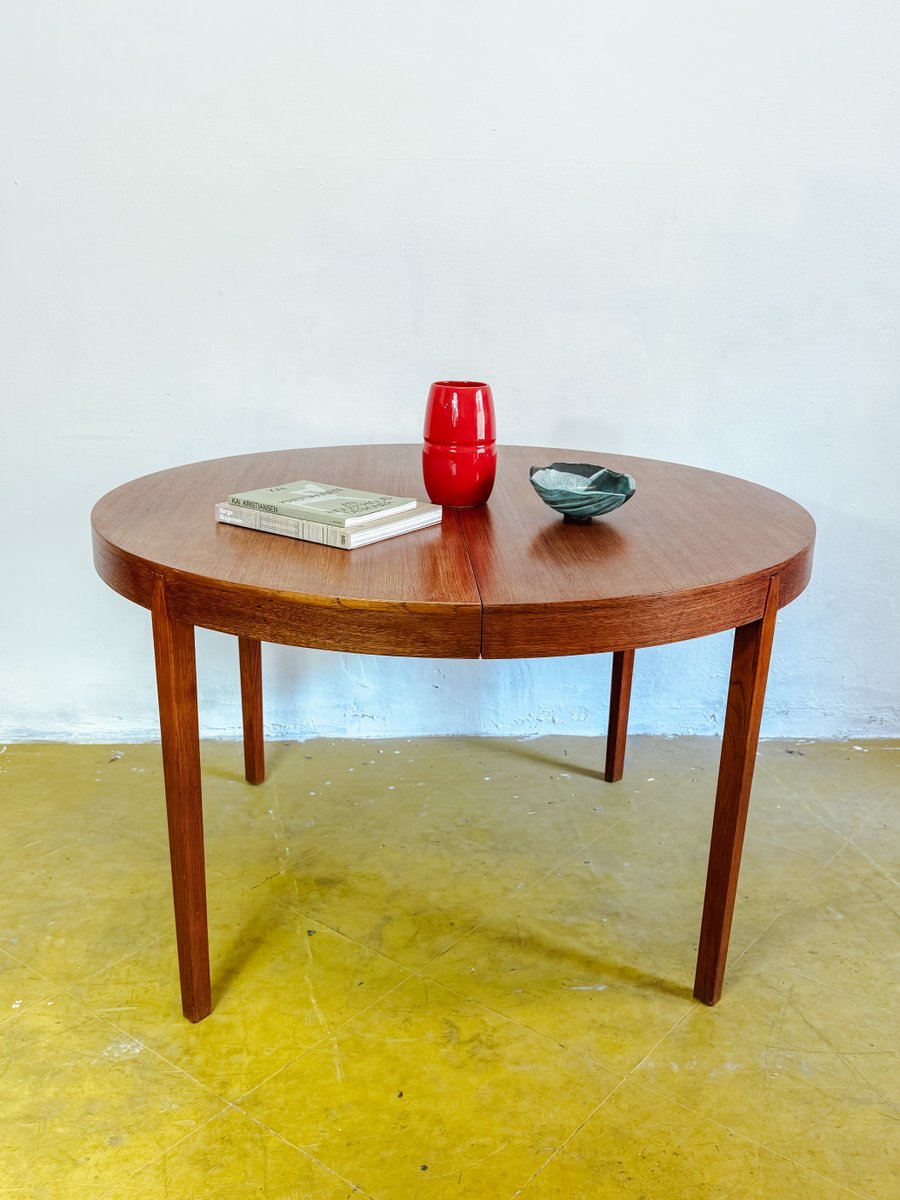 Vintage Danish Round Table, 1950s for sale at Pamono
