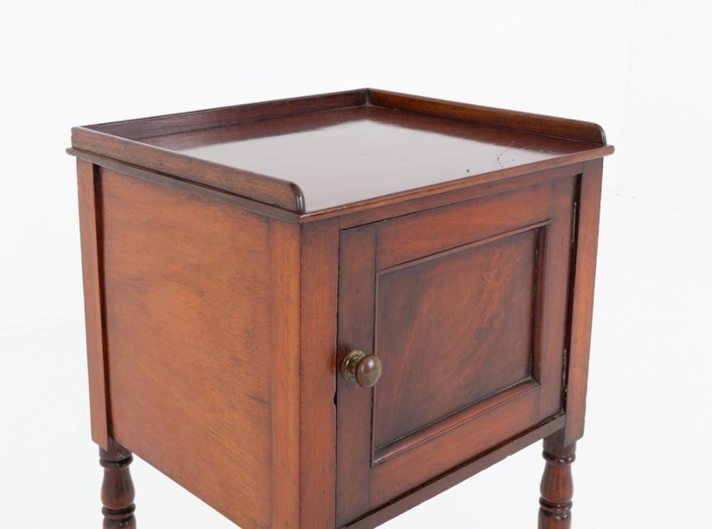 Regency Bedside Cabinet in Mahogany, 1890s for sale at Pamono