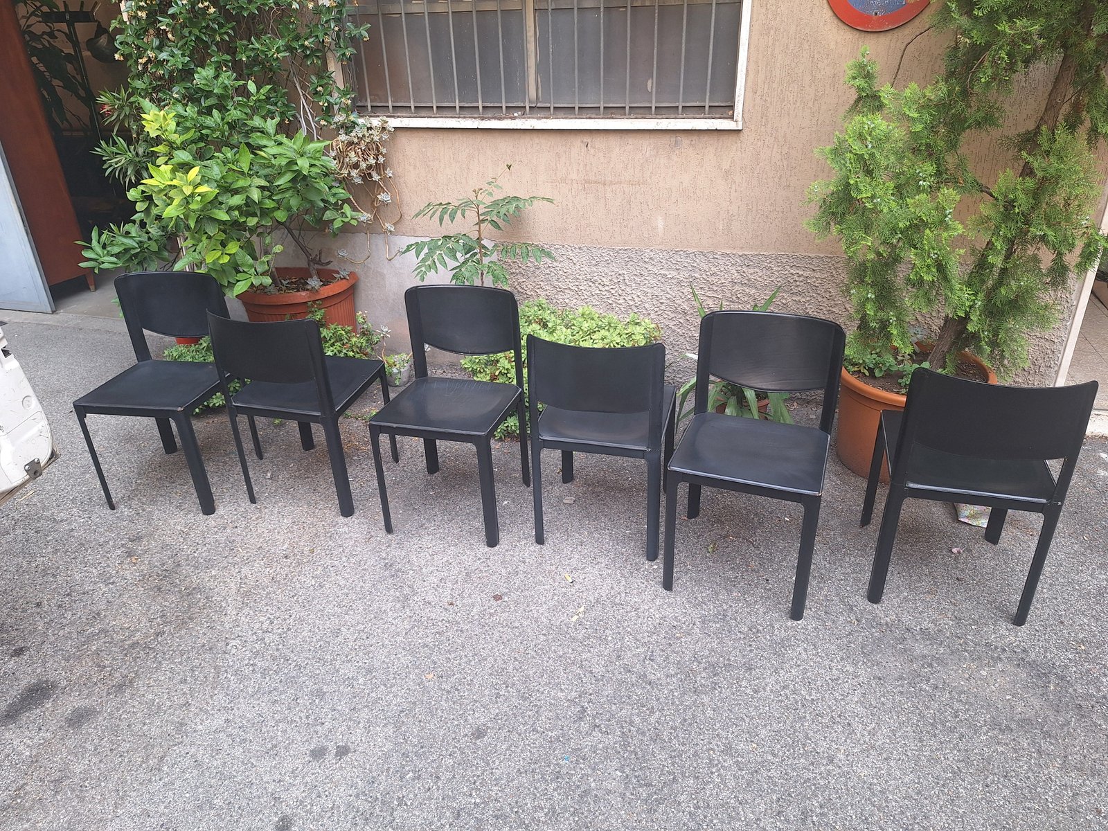 Sedie in metallo e pelle nera di Matteo Grassi per Tito Agnoli, anni ...