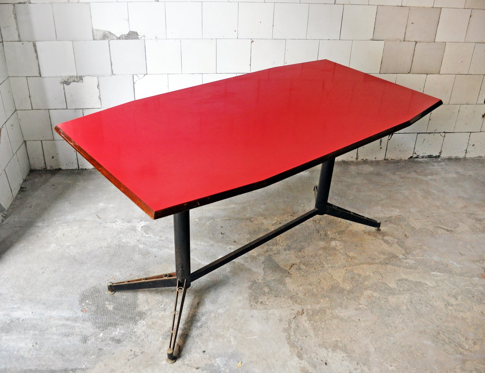 Mid-Century Red Table for sale at Pamono