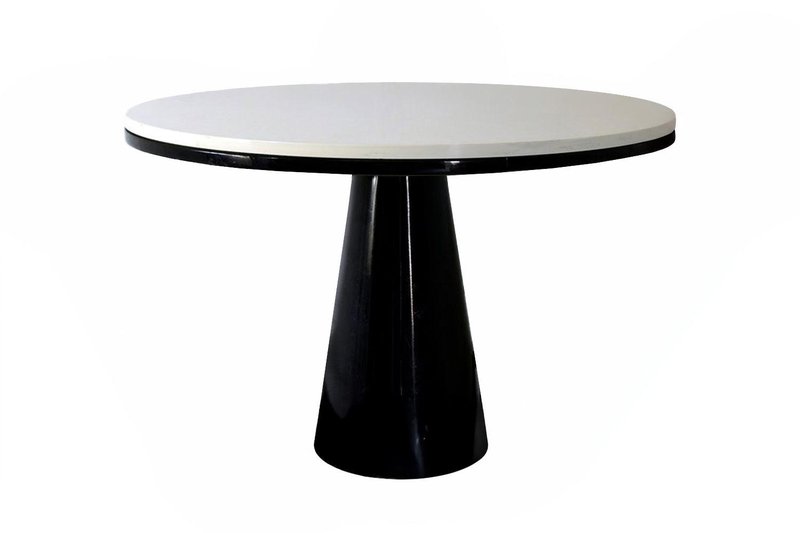 Chi Dining Table in White and Black Gloss Lacquer by Moanne for sale at ...