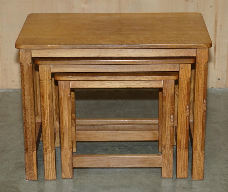 Tavolini in radica di quercia di Robert Mouseman Thompson, anni '70 ...