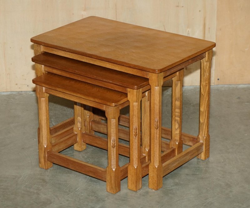 Tavolini in radica di quercia di Robert Mouseman Thompson, anni '70 ...