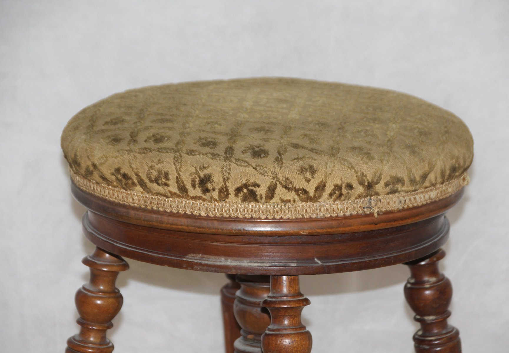 Adjustable Wood Round Piano Stool for sale at Pamono