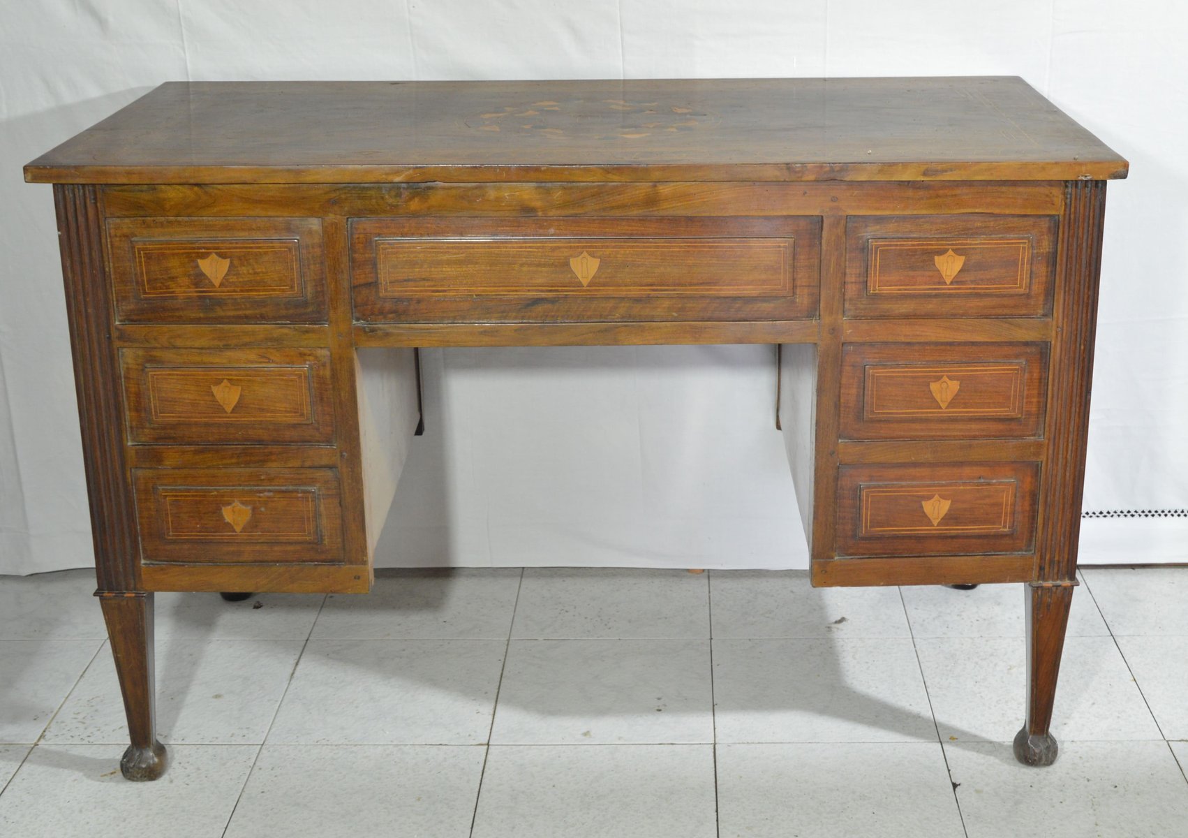 Antique Neapolitan Desk in Walnut, 1700 for sale at Pamono