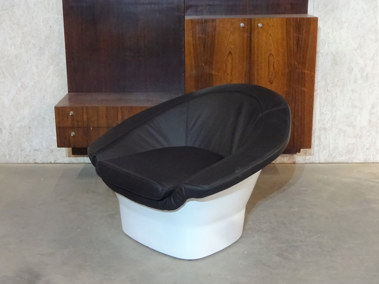 Mid-Century Modern Lounge Pod Chair from Dux, 1960s for sale at Pamono