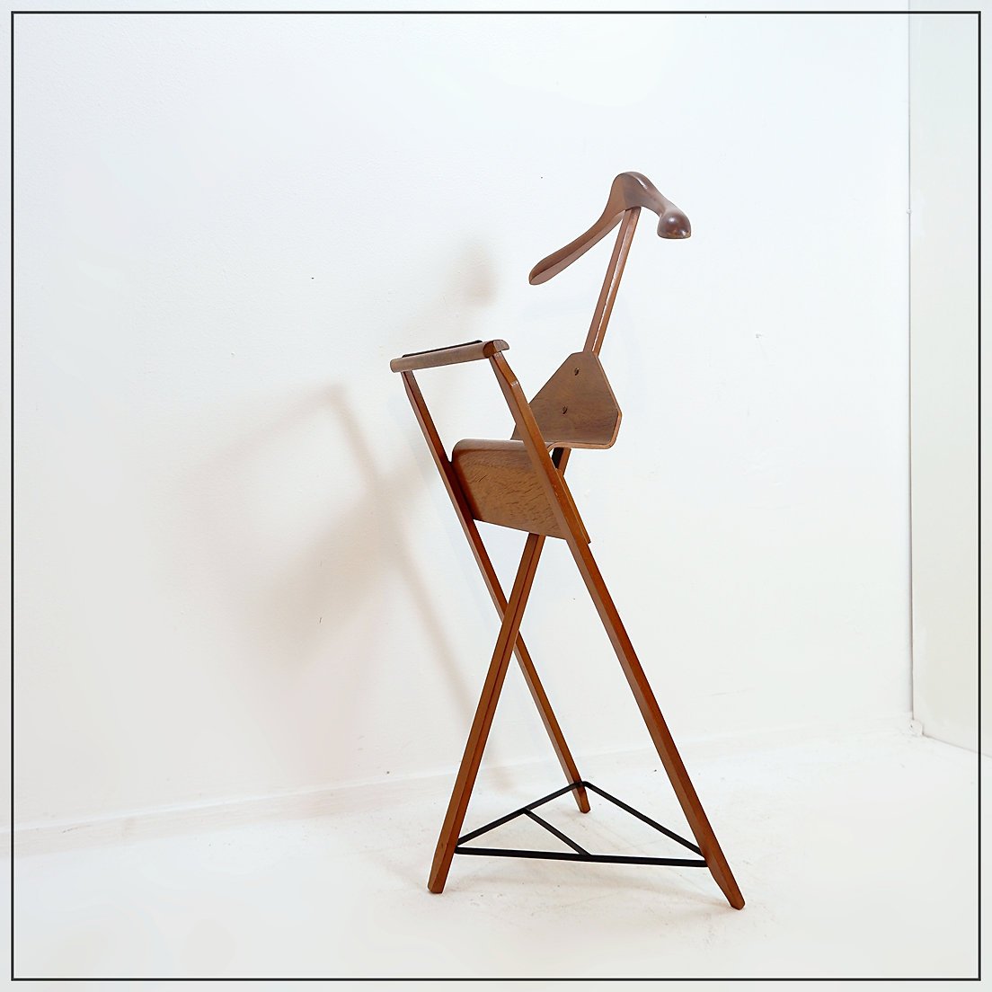 Vintage Valet Stand by Lucien De Roeck for Bois Manu, 1950s for sale at ...