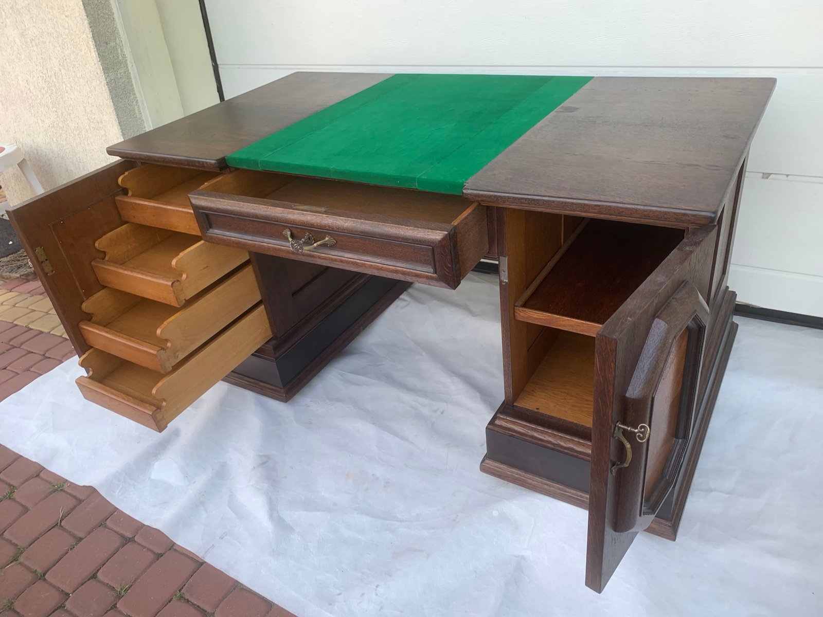 Neo-Renaissance Style Oak Executive Desk, 1930s for sale at Pamono