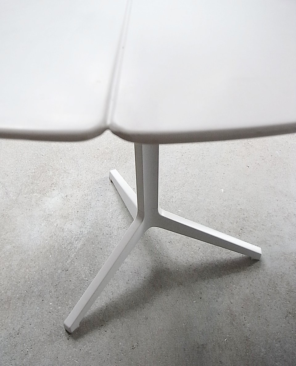 White Lacquered Dining Table, 1970s for sale at Pamono