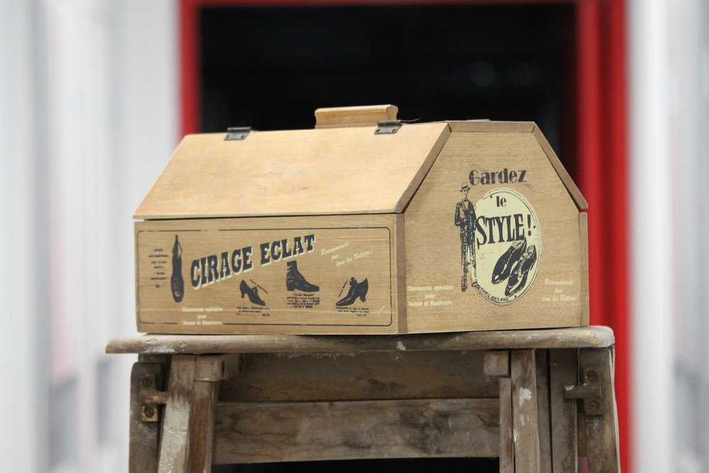 Wooden Shoe Shine Box, 1980s for sale at Pamono