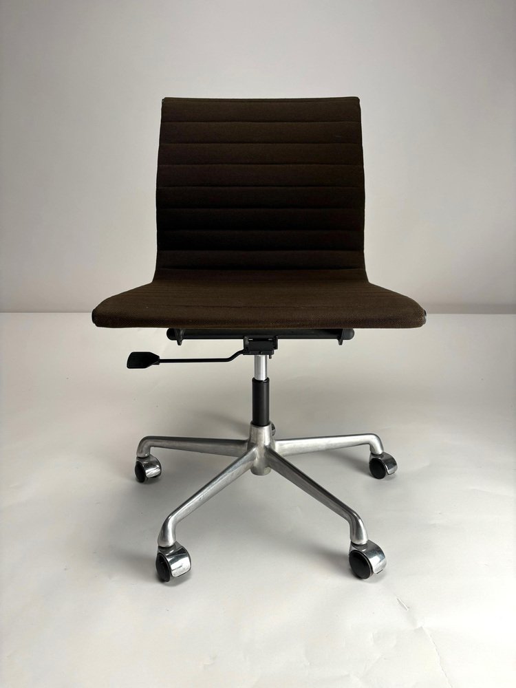 Model EA107 Swivel Chair by Charles and Ray Eames for ICF De Padova ...