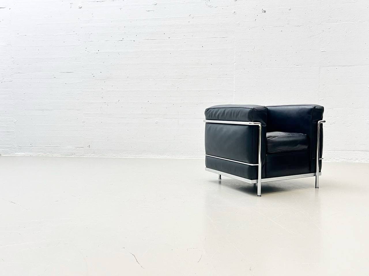LC2 Armchair by Le Corbusier for Cassina, 1974 for sale at Pamono