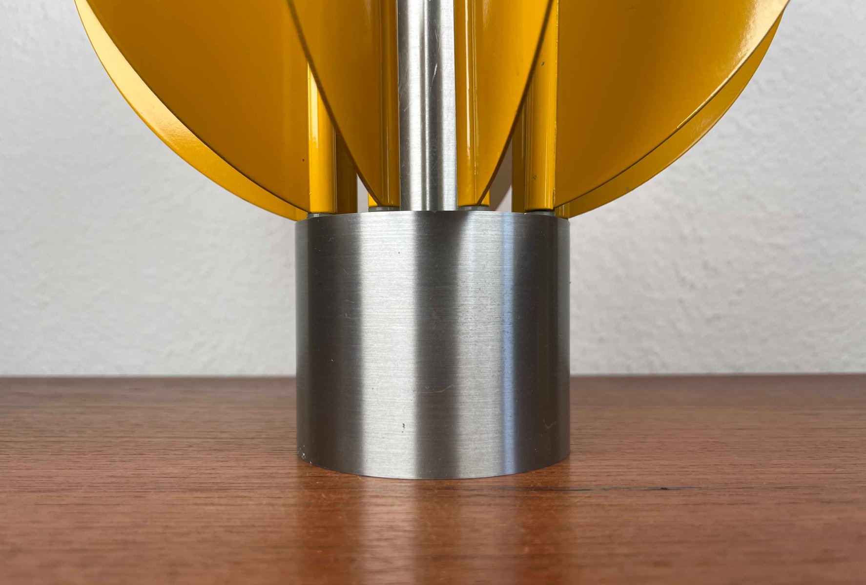 Mid-Century Modern Space Age Italian Model Spicchio Table Lamp by Ezio ...