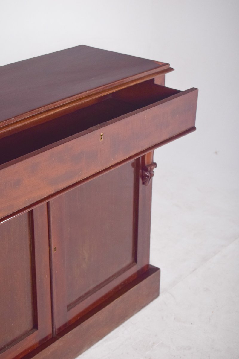 Vintage English Sideboard with Two Doors, 1920s for sale at Pamono