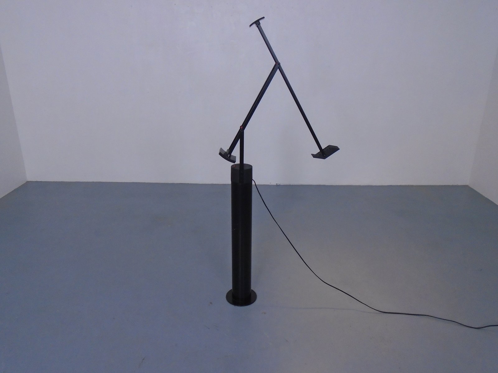 Tizio Floor Lamp by Richard Sapper for Artemide, 1980s for sale at Pamono